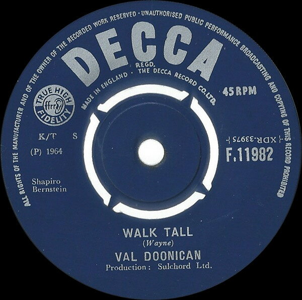 ・アーティスト Val Doonican ・タイトル Walk Tall ・レーベル・型番 Decca F11982 ・フォーマット 7インチレコード ・コンディション(盤) 良い (VG+) ・コンディション(ジャケット) プレインカバー...