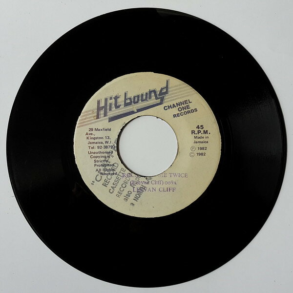 ・アーティスト Lee Van Cleef ・タイトル Rock It To Me Twice ・レーベル・型番 Hit Bound NONE ・フォーマット 7インチレコード ・コンディション(盤) 良い (VG+) ・コンディション(ジ...
