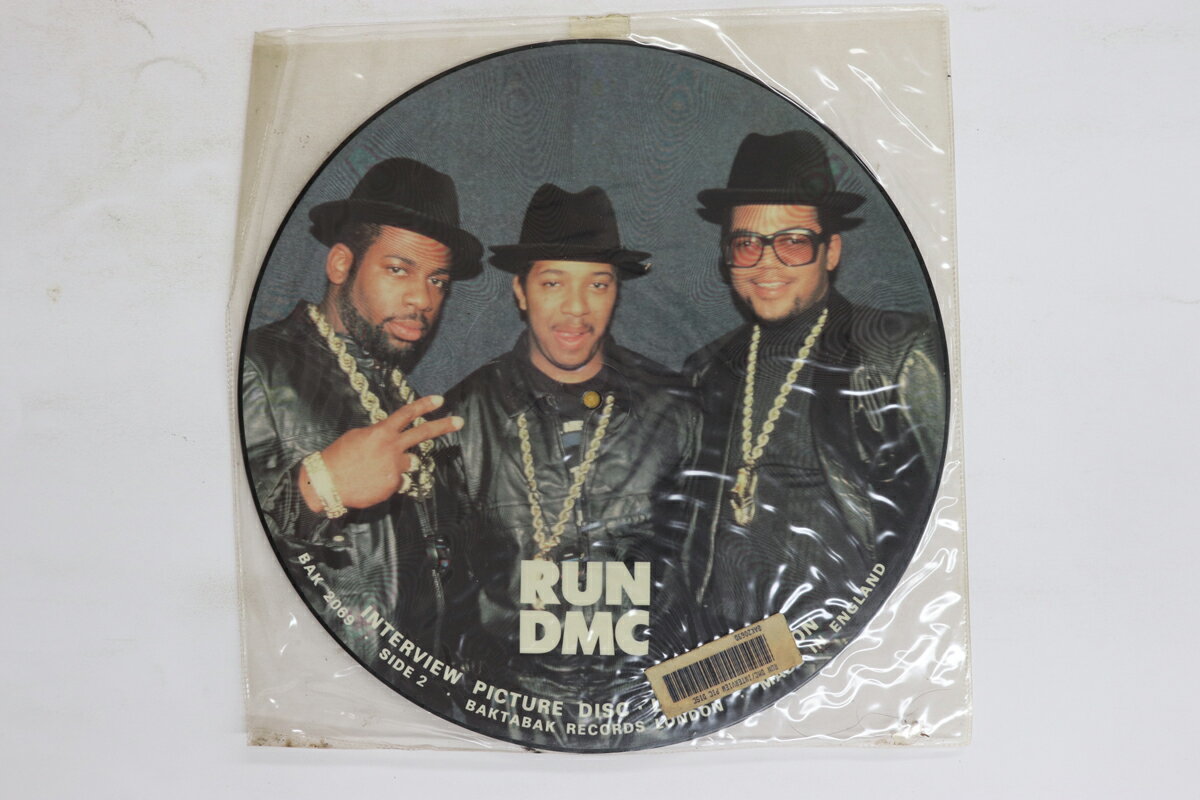 ・アーティスト Run-dmc ・タイトル Run-dmc ・レーベル・型番 BAKTABAK BAK2069 ・フォーマット 12インチレコード ・コンディション(盤) 良い (VG+) ・コンディション(ジャケット) 良い (VG+) ...