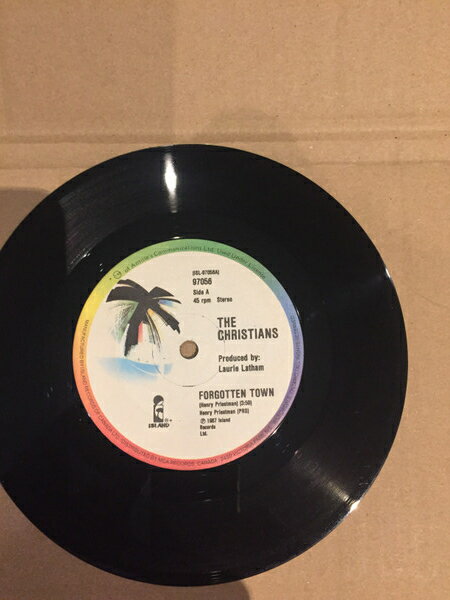 ・アーティスト The Christians ・タイトル Forgotten Town ・レーベル・型番 Island Records 97056 ・フォーマット 7インチレコード ・コンディション(盤) 良い (VG+) ・コンディション...