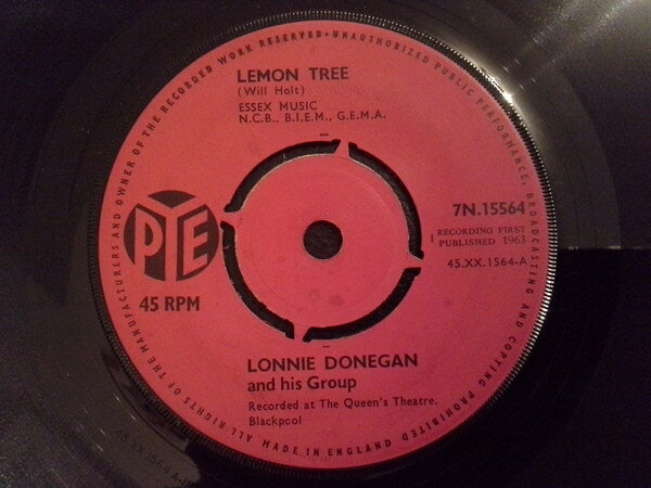 ・アーティスト Lonnie Donegan & His Group ・タイトル Lemon Tree ・レーベル・型番 Pye Records 7N15564 ・フォーマット 7インチレコード ・コンディション(盤) 良い (VG+) ・...
