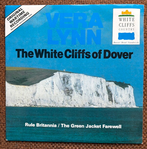 ・アーティスト Vera Lynn / The Bank Of H.M. Royal Marines / The Peninsula Band Of The Royal Green Jackets ・タイトル The White Cliff...