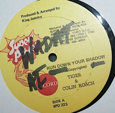 ・アーティスト Tiger & Colin Roach ・タイトル Run Down Your Shadow ・レーベル・型番 Super Power SPD223 ・フォーマット LPレコード ・コンディション(盤) 良い (VG+) ・...