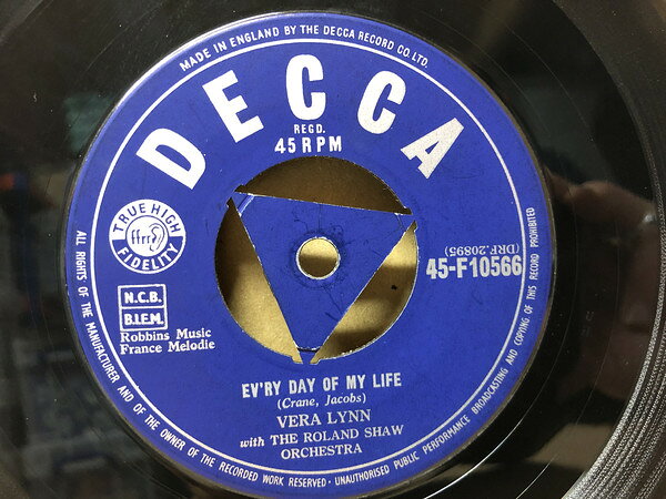 ・アーティスト Vera Lynn ・タイトル Ev'ry Day Of My Life ・レーベル・型番 Decca 45F10566 ・フォーマット 7インチレコード ・コンディション(盤) 非常に良い(EX) ・コンディション(ジャケ...