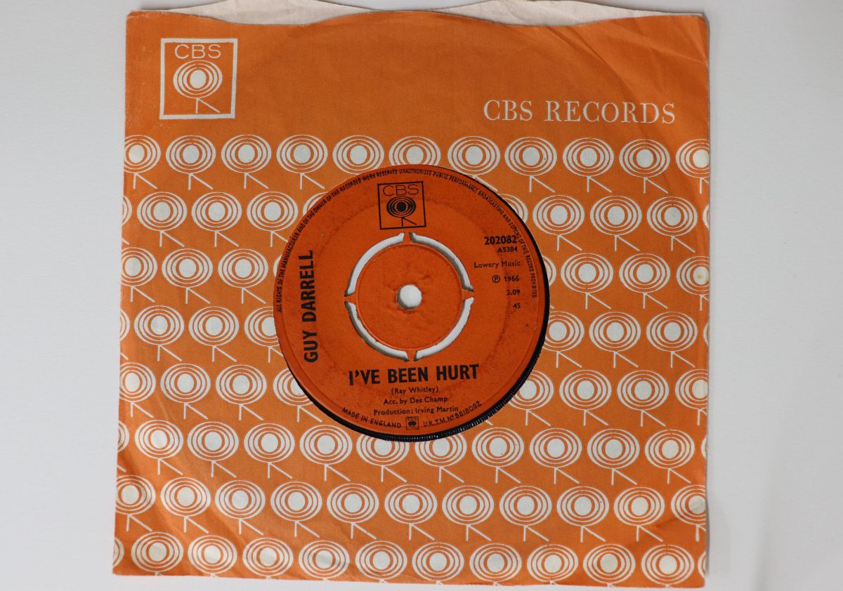 ・アーティスト Guy Darrell ・タイトル I've Been Hurt / Blessed ・レーベル・型番 CBS 202082 ・フォーマット 7インチレコード ・コンディション(盤) 可 (VG) ・コンディション(ジャケッ...