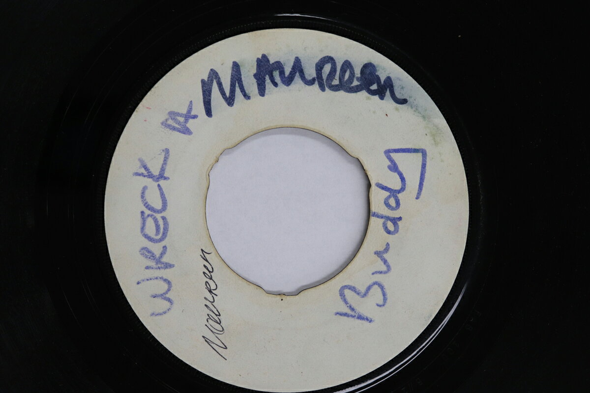 ・アーティスト Mellotones / Sext Girl ・タイトル Fly Away / Pon Pon Song ・レーベル・型番 NOT ON LABEL FAB100 ・フォーマット 7インチレコード ・コンディション(盤) 良...