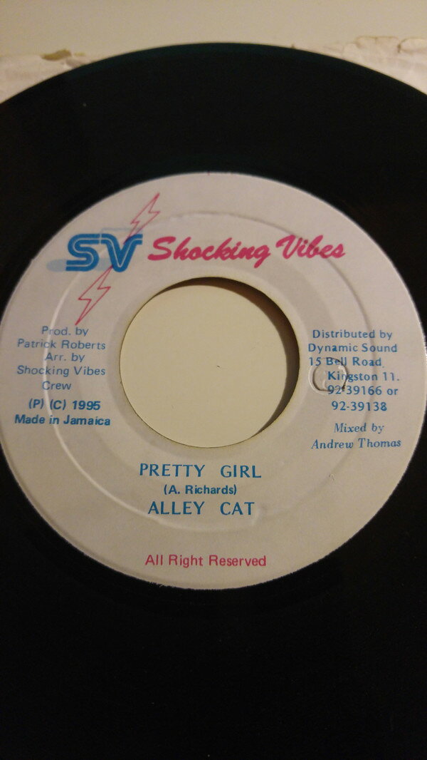 ・アーティスト Alley Cat ・タイトル Pretty Girl / Version ・レーベル・型番 Shocking Vibes NONE ・フォーマット 7インチレコード ・コンディション(盤) 良い (VG+) ・コンディショ...