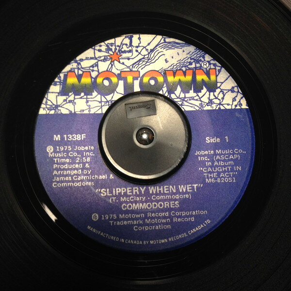 ・アーティスト Commodores ・タイトル Slippery When Wet ・レーベル・型番 Motown M1338F ・フォーマット 7インチレコード ・コンディション(盤) 可 (VG) ・コンディション(ジャケット) プレ...
