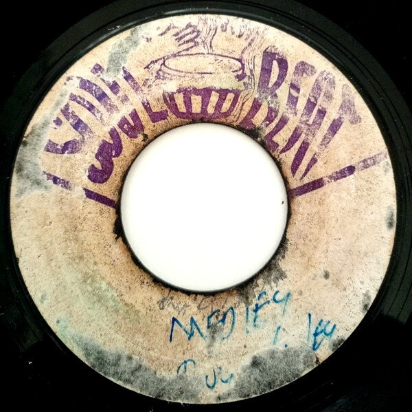 ・アーティスト Roy Shirley ・タイトル One, Two, Three ・レーベル・型番 Soul Beat NONE ・フォーマット 7インチレコード ・コンディション(盤) 良い (VG+) ・コンディション(ジャケット) ...