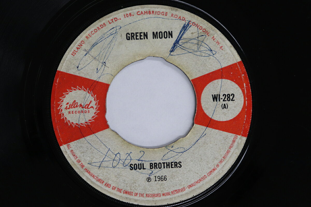 ・アーティスト Soul Brothers ・タイトル Green Moon / Egal OK ・レーベル・型番 ISLAND RECORDS WI282 ・フォーマット 7インチレコード ・コンディション(盤) 可 (VG) ・コンディ...