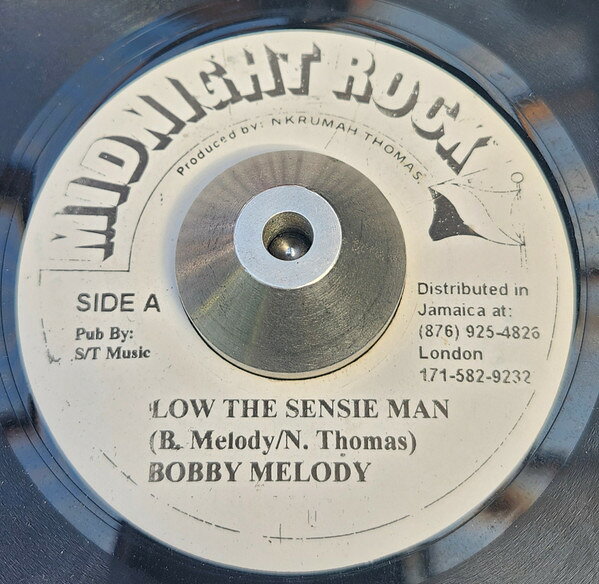 ・アーティスト Bobby Melody ・タイトル Low The Sensie Man ・レーベル・型番 Midnight Rock NONE ・フォーマット 7インチレコード ・コンディション(盤) 良い (VG+) ・コンディション...