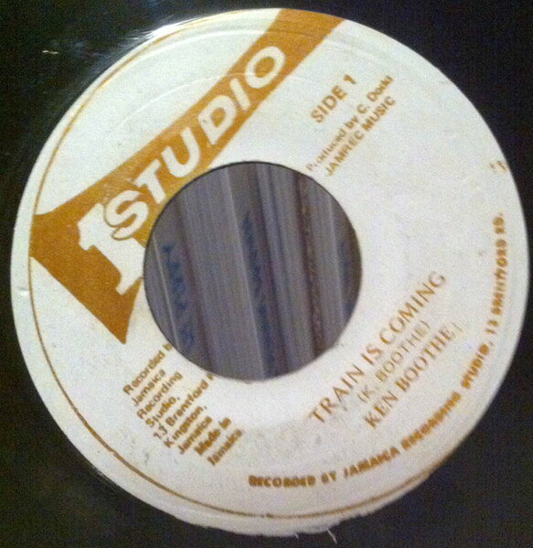 ・アーティスト Ken Boothe ・タイトル Train Is Coming / Feel It ・レーベル・型番 Studio One NONE ・フォーマット 7インチレコード ・コンディション(盤) 良い (VG+) ・コンディシ...