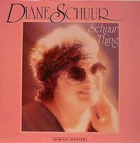 ・アーティスト Diane Schuur ・タイトル Schuur Thing ・レーベル・型番 GRP GRPA1022 ・フォーマット LPレコード ・コンディション(盤) 良い (VG+) ・コンディション(ジャケット) 良い (VG...