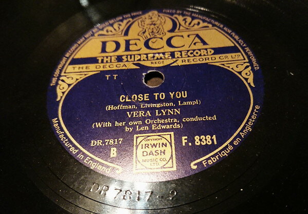 ・アーティスト Vera Lynn ・タイトル Theres A Ship Rolling Home / Close To You ・レーベル・型番 DECCA F8381 ・フォーマット 78回転SP盤レコード ・コンディション(盤) 良...