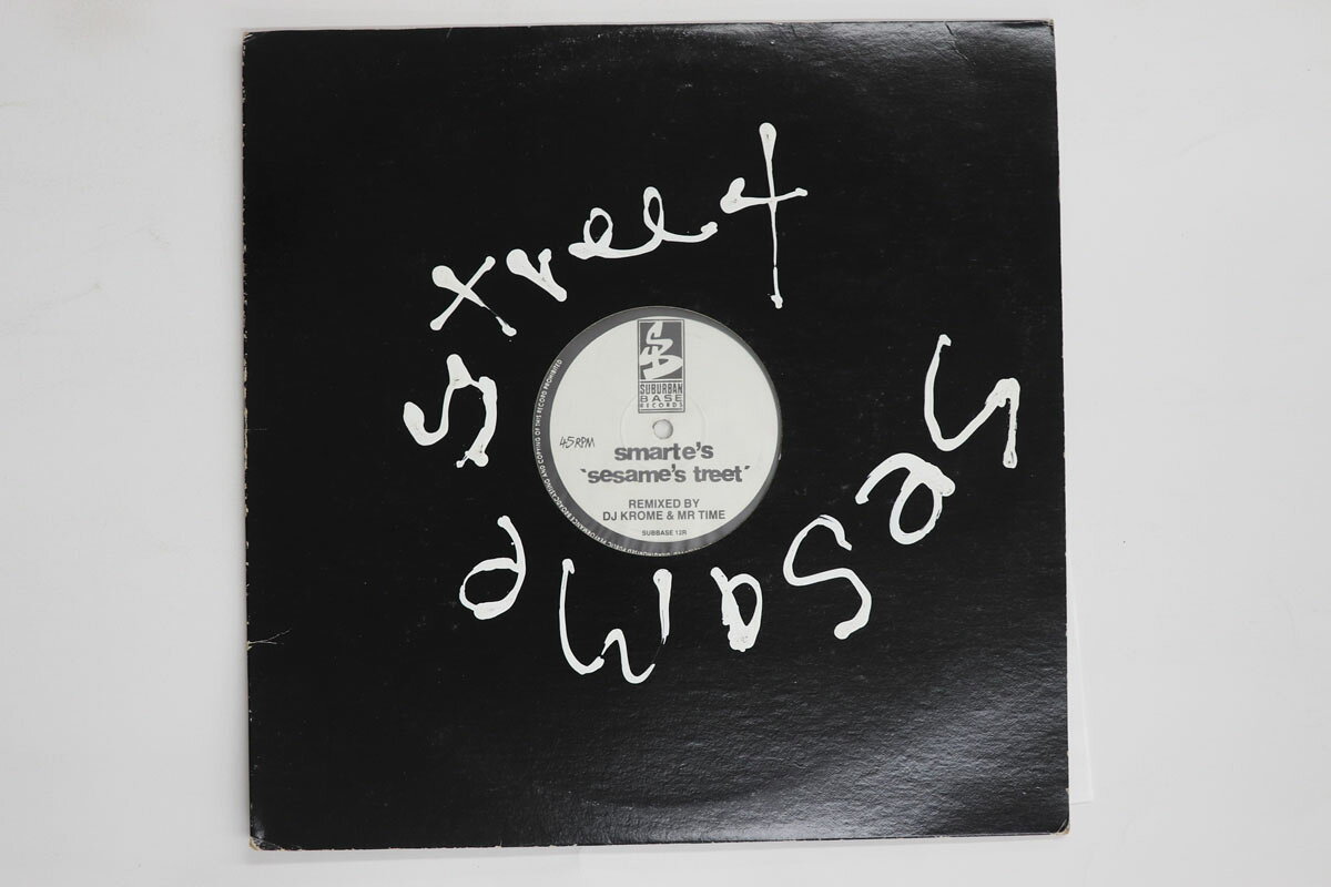 ・アーティスト Smart E's ・タイトル Sesame's Treet (Remix) ・レーベル・型番 Suburban Base SUBBASE12R ・フォーマット 12インチレコード ・コンディション(盤) 良い (VG+) ...
