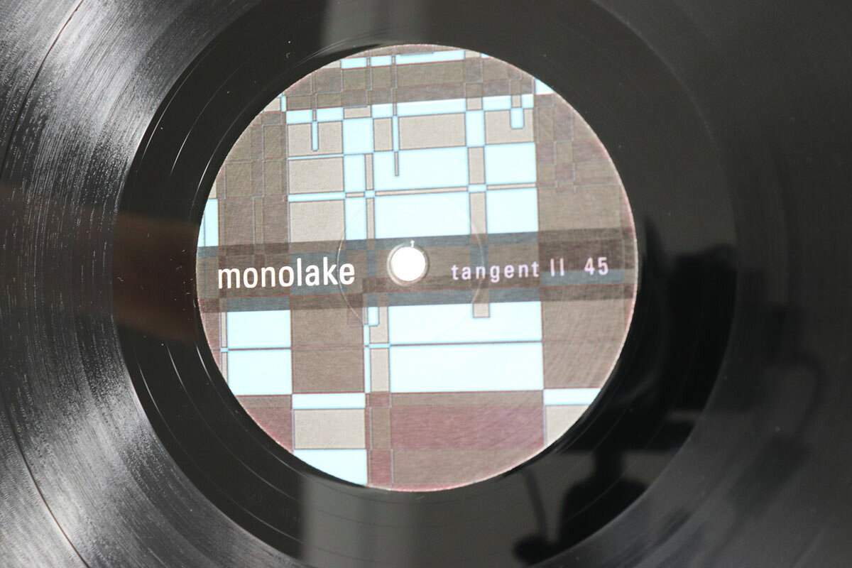 ・アーティスト Monolake ・タイトル Tangent ・レーベル・型番 Monolake / Imbalance Computer Music ML002 ・フォーマット 12インチレコード ・コンディション(盤) 良い (VG+)...