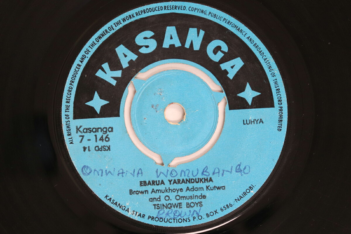 ・アーティスト Brown Amukhoye Adam Kutwa, O. Omusinde, Tsingwe Boys ・タイトル Abaluhya F.c. / Ebarua Yarandukha ・レーベル・型番 KASANGA KA...