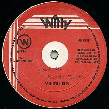 ・アーティスト Sugar Minott ・タイトル Love Me ・レーベル・型番 Witty MM074 ・フォーマット 12インチレコード ・コンディション(盤) 非常に良い(EX) ・コンディション(ジャケット) プレインカバー（...