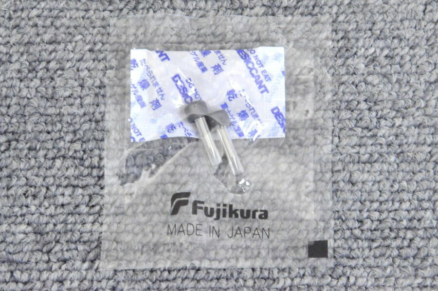 　商品について 　特徴について お見積書・領収書の発行を希望の方はお申し付け下さい お客様のご事情に合わせ、柔軟にご対応致します。 ■商品名 【新品】 Fujikura/フジクラ 光ファイバ融着機用 放電電極棒 ELCT2-12 ■使用可能...
