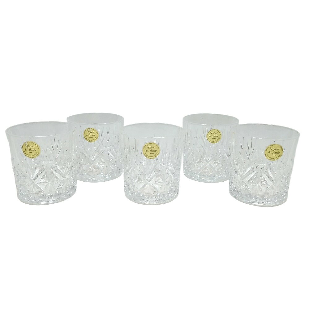 ☆商品詳細☆ フランス製のロックグラス5点をセットにした商品です。 表面に施された彫刻が、高級感を醸し出しています。 商品名　　：Cristal de flandre france 　　　　　　ロックグラス 5客セット 本体サイズ：口径約7...