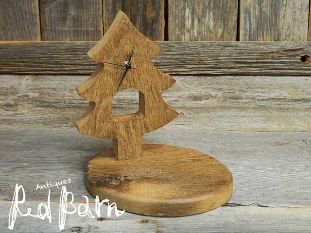 サイズ W22cm D17cm H25cm （製作品の為多少の誤差がございます） 材質 ウッド・ティン 色 ブラウン・ブラック 　 商品説明 ●レッドバーンオリジナルウッドツリー時計付きです。古材オーク材を使用し木の温もりが出た素敵な商品で...