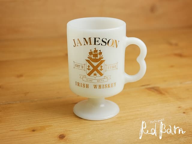 サイズ φ約7.7cm 取っ手まで約10.5cm H12cm 材質 ミルクガラス 色 ホワイト・ゴールド 　 商品説明 ●アイリッシュウイスキー会社のマグです。ゴールドがゴージャス♪ 【製造上】ボトム内側に小さな金属痕、リムに極小の凹凸、ハ...