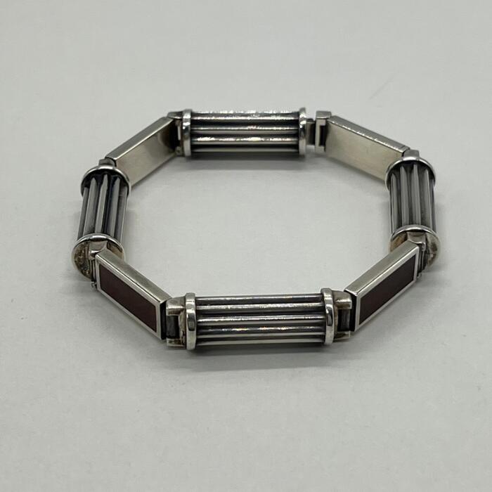 商品詳細 ブランド名 グッチ GUCCI モデル名 チェーン ブレスレット 素材 SV925 シルバー925 サイズ 全長約18.5cm 手首周り約16cm 付属品 箱 総重量 37.2g 状態ランク B ランクについて N:新品未使用 S...