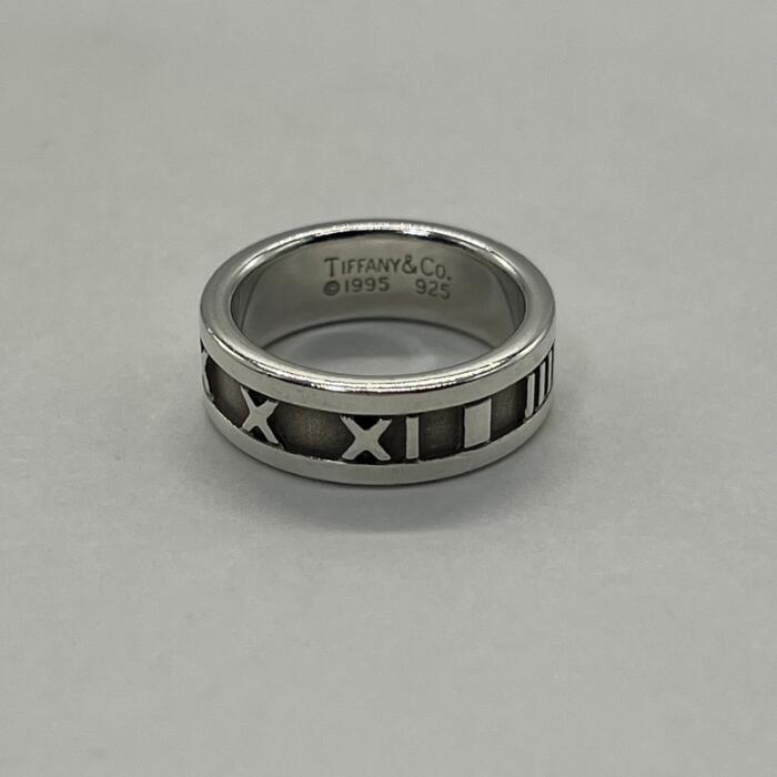 商品詳細 ブランド名 ティファニー TIFFANY&CO モデル名 アトラス リング 素材 SV925 シルバー925 サイズ 10号 付属品 無し 総重量 6g 状態ランク B ランクについて N:新品未使用 S:使用頻度の少ない極美品 ...