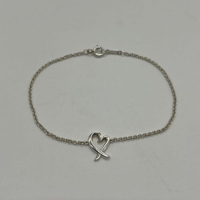 商品詳細 ブランド名 ティファニー TIFFANY&CO モデル名 パロマピカソ ラビングハート ブレスレット サイズ 全長約18cm 手首周り約17.5cm 素材 Ag925 SV925 シルバー925 付属品 無し 総重量 1.8g 状...