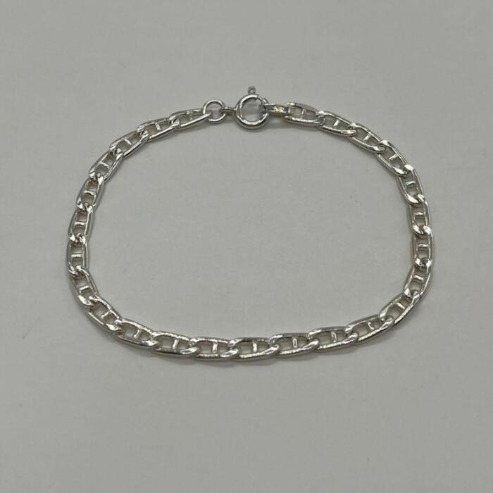 商品詳細 ブランド名 ティファニー TIFFANY&CO モデル名 クリップチェーン ブレスレット 素材 SV925 シルバー925 サイズ 全長約20.5cm 手首周り約19.5cm 付属品 無し 総重量 8.13g 状態ランク AB ラ...