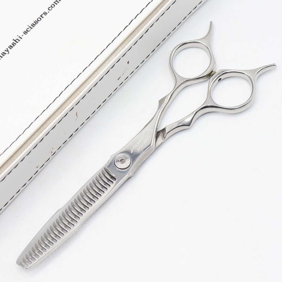 【美品】ハヤシシザース HYS-28RL-WH-6 セニング 6インチ メガネハンドル 28目L 約15%〜20% ■商品情報 ・メガネハンドル ・6インチ ・セニング28目L ・スキ率15%〜20% ・鋼材：ハイス（超微粒子粉末鋼/硬度「...