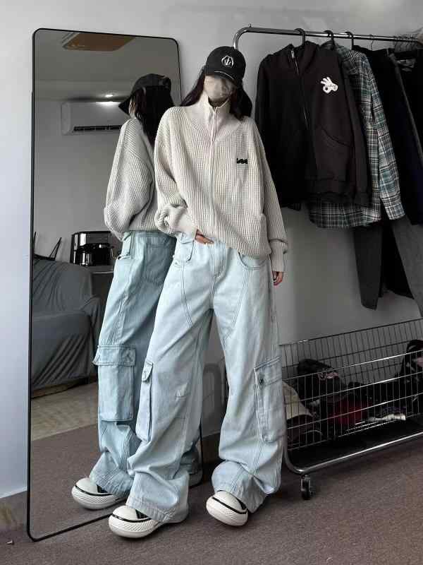 ・カテゴリ: デニムパンツ・主な素材: 綿 70%以上80%未満・スタイル: 通勤風、ストレートパンツ・パンツ丈: 長ズボン・ウエスト: ハイウエスト・厚み: 中等・デザイン要素: ボタン・カラー展開: ライトブルー・サイズ展開: S、M、...