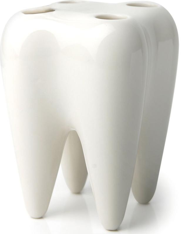 Propaganda 歯ブラシホルダー TOOTHBRUSH HOLDER-WHITE PRTOA00201本体サイズ:幅6.5×奥行き6.5×高さ9.1(cm)本体重量(kg):0.06素材・材質:セラミック