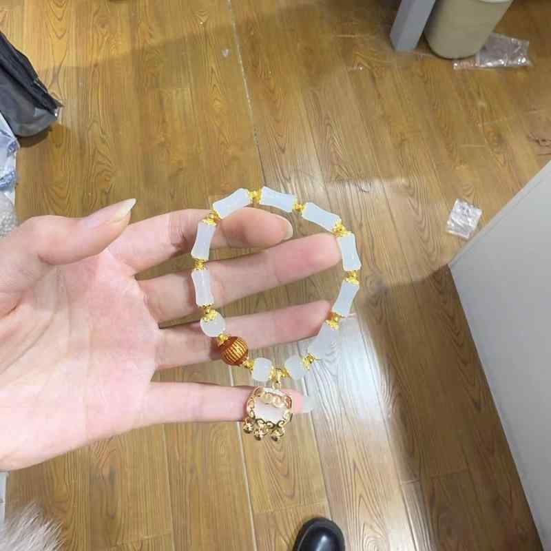 ・カテゴリ: 手飾・主な素材: 瑪瑙・処理プロセス: 古法・スタイル: 男女通用、ミニマル、ファッション通勤・デザイン: 竹節、猫眼石、平安錠・カラー: 平安富貴竹節猫眼平安鎖節節高瑪瑙新中式手串・流行要素: 吉祥デザイン、民族・国風