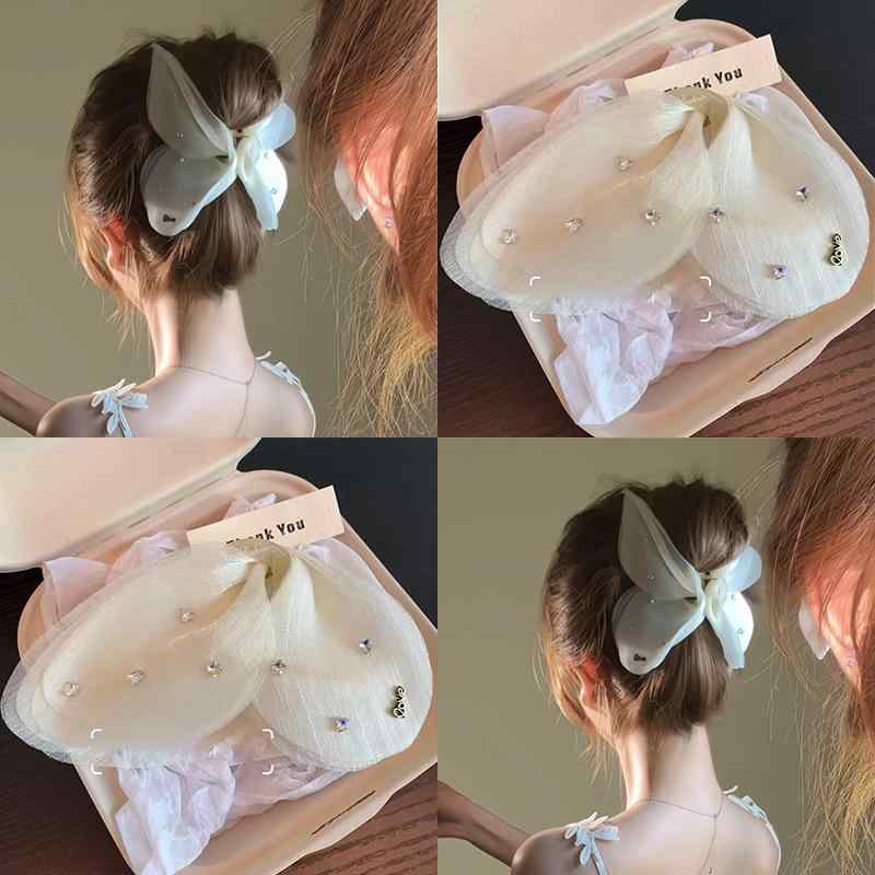・カテゴリ: ヘアアクセサリー・素材: チュール・スタイル: フェアリースタイル、フレッシュ、スイート・デザイン: バレッタ、ヘアクリップ・柄・モチーフ: 蝶、動物・カラー展開: オレンジ・対象: レディース