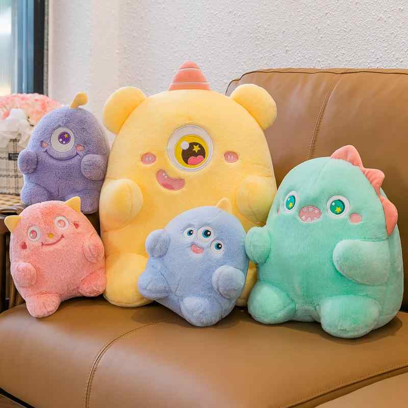 ・カテゴリ: ぬいぐるみ・キャラクター: クマ・中綿素材: PP綿・生地素材: 超柔ショートシャギー・カラー展開: ピンク、パープル、グリーン、ブルー、イエロー・サイズ展開: 高さ23cm、高さ33cm、高さ40cm・対象年齢: 15歳～35歳