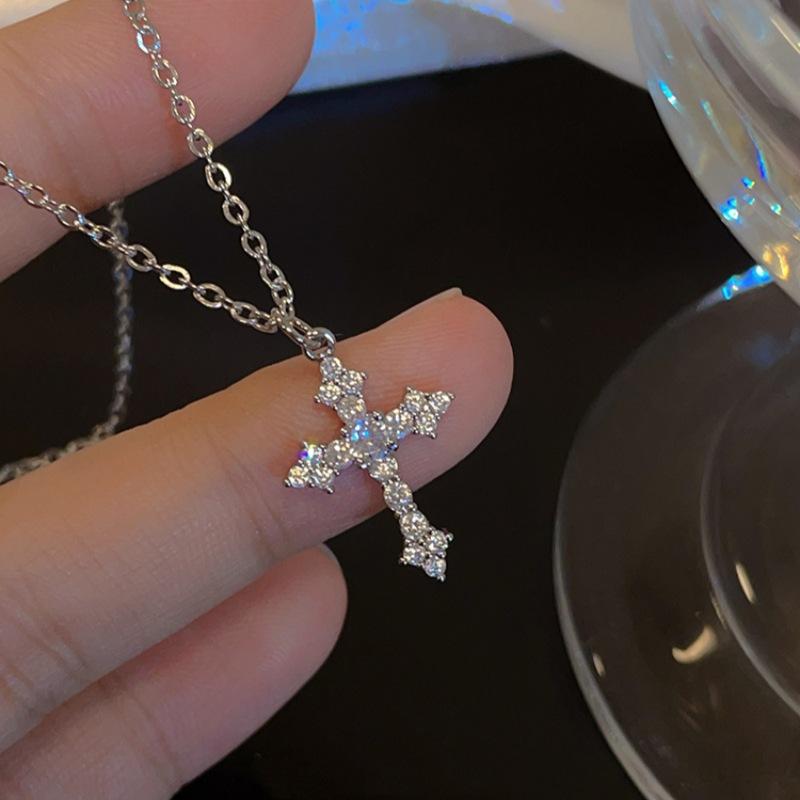 ・カテゴリ: 首飾り・素材: シルバー・加工技術: ラインストーン埋め込み・デザイン: ジオメトリック・チェーンの種類: フラッシュO字チェーン・ペンダント素材: シルバー・長さ: 約41cm～50cm・カラー: 十字架ネックレス（プラチナ...
