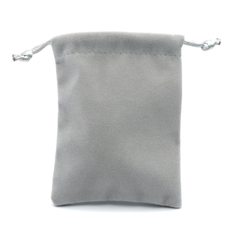 ベロア 巾着袋 ポーチ ギフト ラッピング 持ち運び おしゃれ 8 x 9.5cm1枚単位での販売です。材質 ベロア生地サイズ 約80 x 95mmブレスレットやピアス、ネックレス、指輪などの小物用の入れ物です。持ち運ぶ際や保管時、プレゼン...