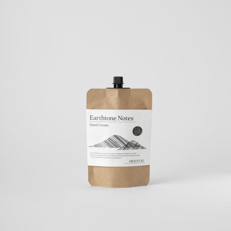 Earthtone Notes Hand Cream ORIENTAL【香りの説明】 咲き誇る草花や植物の実を凝縮した自然な香りに、ウッディのスパイシーさが合わさった豊かで芳醇な香り。【フレグランスノート】 トップ：シトラス、ペッパー ミド...