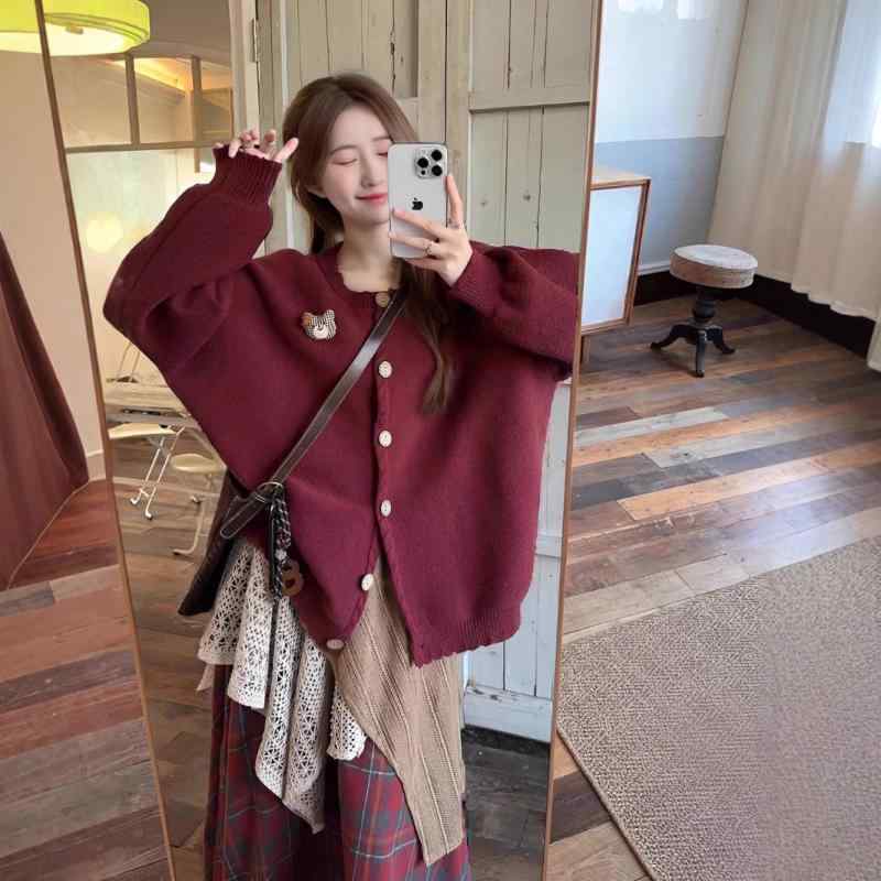 ・カテゴリ: 休闲套装・スタイル: 韩系风・主な素材: 涤纶・柄: 条纹/格子・スカート丈: 長スカート・流行要素: 纽扣・加工: 拼贴/拼接・カラー展開: 赤色半身裙,赤色毛衣外套,赤色毛衣外套+赤色半身裙・サイズ展開: S,M,L,XL...
