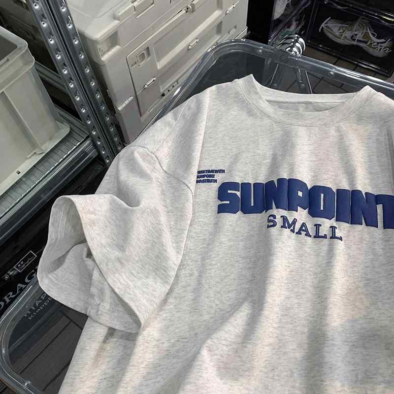 ・カテゴリ: Tシャツ・スタイル: 美式复古・主な素材: 綿100%・袖丈: 短袖・柄: 字母・カラー展開: 浅灰色、藏青色、深咖色・サイズ展開: S、M、L、XL、XXL、XXXL・版型: 宽松型・ネックライン: 圆领・適用シーン: 休闲...