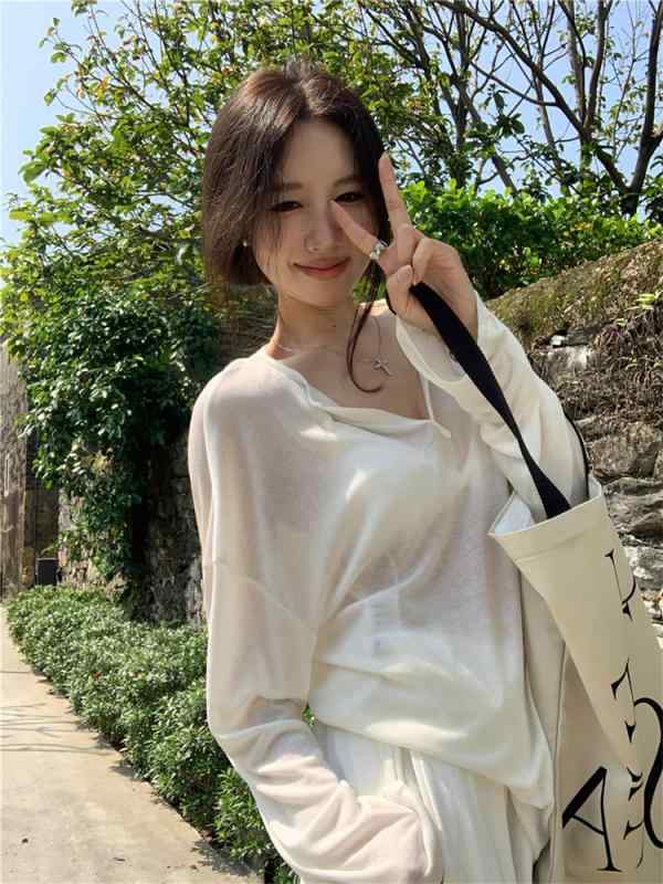 ・カテゴリ: Tシャツ・スタイル: 通勤風・主な素材: ポリエステル・柄: 無地・袖丈: 長袖・版型: ルーズフィット・着丈: 中長丈・ネックライン: Vネック・袖型: 標準袖・カラー展開: ホワイト、カーキ・サイズ展開: S、M、L、XL...