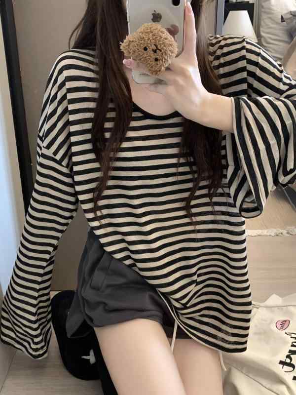 ・カテゴリ: Tシャツ・スタイル: 通勤風・主な素材: 天丝（莱赛尔纤维）70%-80%・柄: 条紋・ネックライン: 圆领・袖丈: 長袖・版型: 寛鬆型・衣長: 中長款・サイズ展開: S、M、L、XL