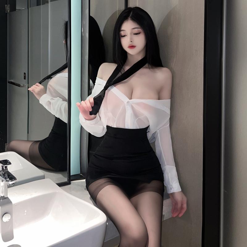 ・カテゴリ: 軍事教官服,職業女性服・スタイル: 制服装・主な素材: 涤纶・主素材成分: 聚酯纤维（涤纶）・適用性別: 女・カラー展開: 白色,白色+黒开档・サイズ展開: 均码・主素材成分含量: 30%（含）-50%（不含）