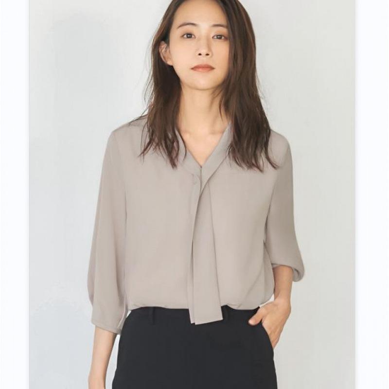 ・カテゴリ: シャツ・スタイル: 日系・主な素材: ポリエステル50-70%・柄: 無地・袖丈: 七分袖・袖型: 普通袖・版型: ストレート・着丈: 普通(50-65cm)・ネックライン: Vネック・流行要素: 紐・カラー展開: グレー、ホ...