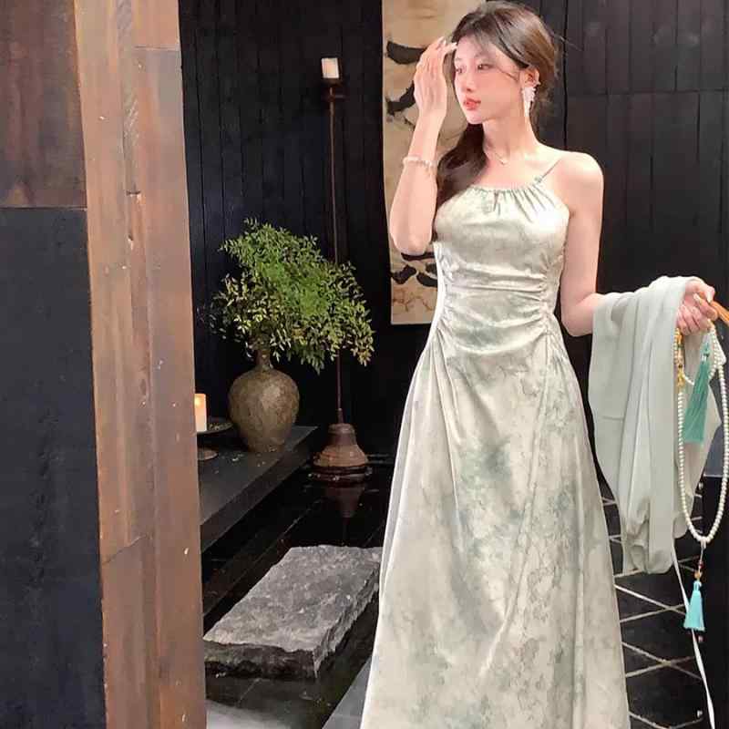 ・カテゴリ: 連衣裙・スタイル: 軽熟風・柄: 植物花卉・加工: 印花・形状: A字裙・組み合わせ: 単件・丈: 長裙・ネックライン: V領・袖丈: 無袖・ウエスト位置: 中腰・流行要素: 褶皱・主な素材: 聚酯纖維80%-90%・カラー展...