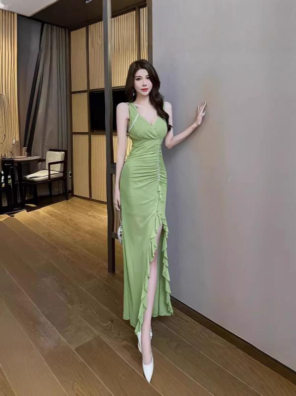 ・スタイル: 通勤・主な素材: 氨纶90-95%・柄: 無地・デザイン: 背带・組み合わせ: 単品・スカート丈: ロング・ネックライン: Vネック・袖丈: ノースリーブ・流行要素: 拼接・スカートカテゴリ: ワンピース・カラー展開: ブラッ...