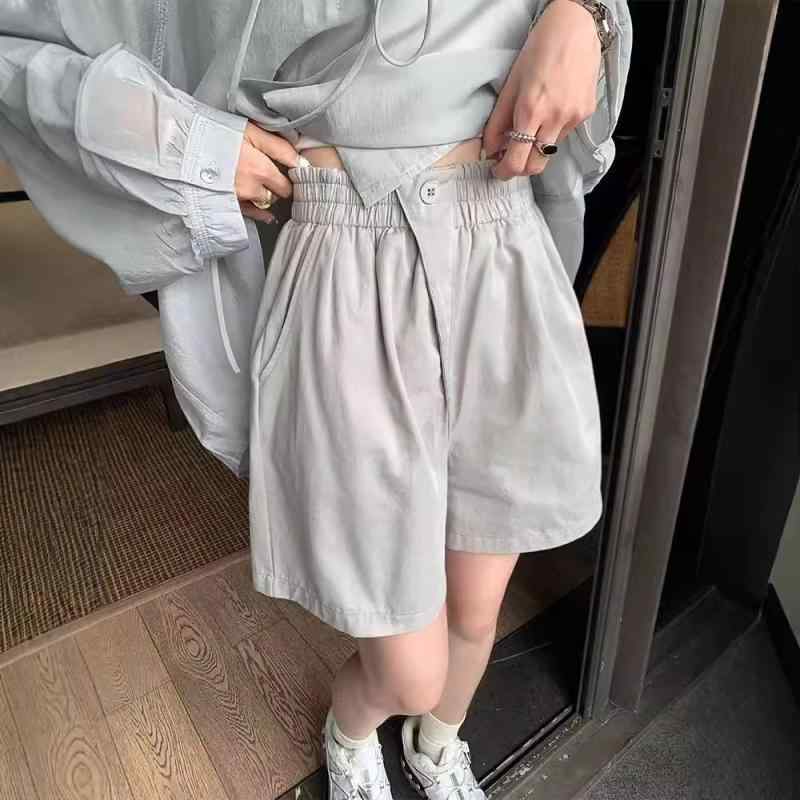 ・スタイル: 少女風・カテゴリ: 休闲裤・パンツタイプ: 直筒・フィット感: 宽松・パンツ丈: 三分・ウエスト: 高腰・厚み: 中等・素材: ポリエステル・素材割合: 30%以下・素材2: ポリエステル・素材2割合: 50-70%・ストレッ...