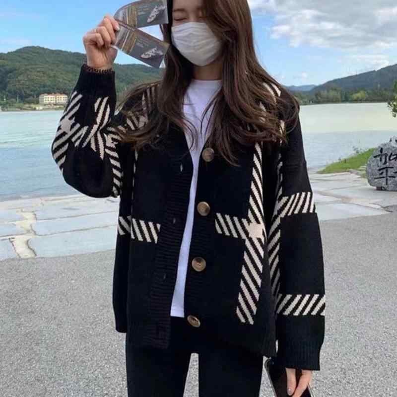・カテゴリ: 毛衣・スタイル: 気質通勤・袖丈: 長袖・袖型: 通常袖・カラー展開: ブラック、カーキ・サイズ展開: 均码・ネックライン: Vネック・着用方法: 開襟・スタイルタイプ: 優雅、通勤