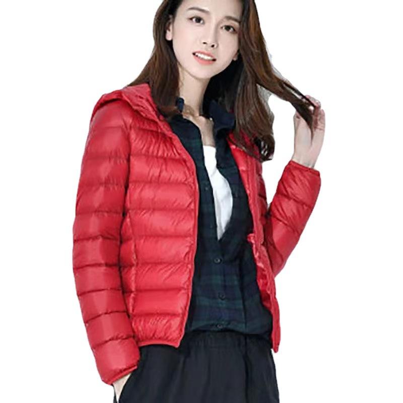 ・主な素材: 雪尼尔、氨纶30%以下、山羊皮・裏地: 仿丝绵・スタイル: 御姐风、カジュアル・カラー展開: 豆緑連帽、酒紅連帽、藏青連帽、湖藍連帽、紫色連帽、大紅連帽、卡其連帽、白色連帽、粉紅連帽、桔色連帽、黒色連帽、玫紅連帽、豆緑立領、酒...